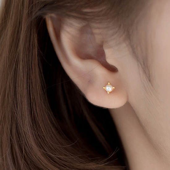 Sterling Silver Tiny Pearl Stud Earrings – Chic Stories