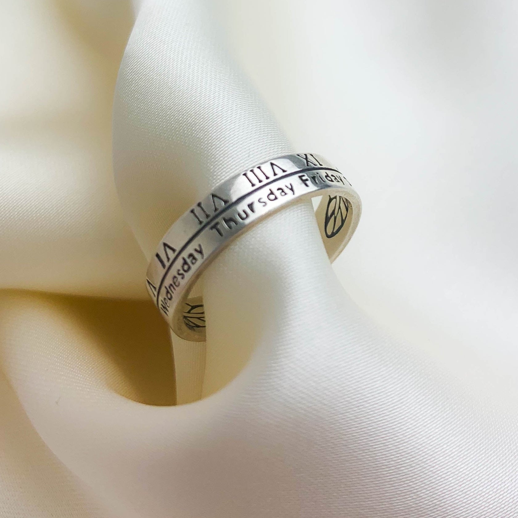 Sterling Silver Roman Numeral Calendar Ring – Chic Stories
